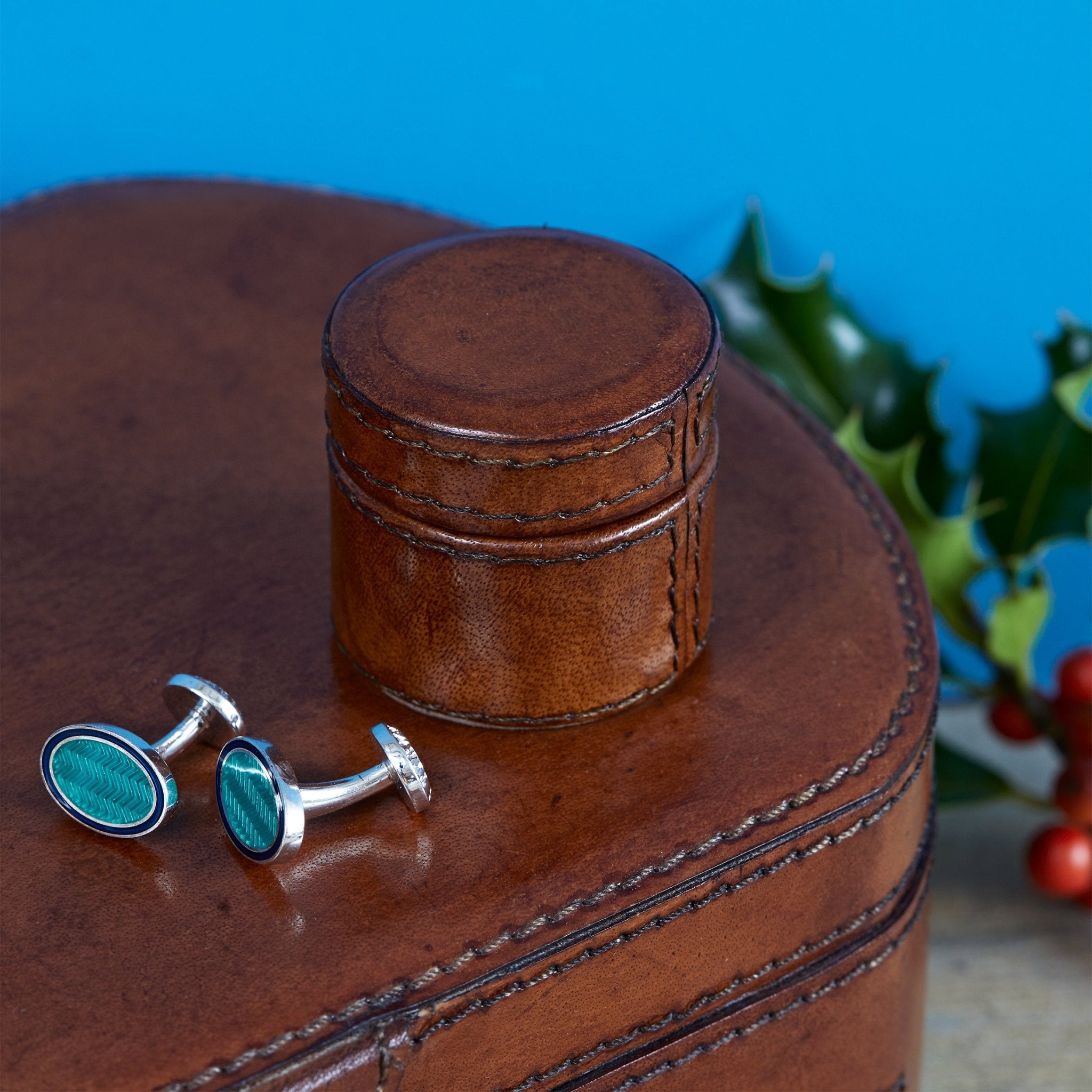 Tiny Round trinket gift box. Perfect Proposal ring box